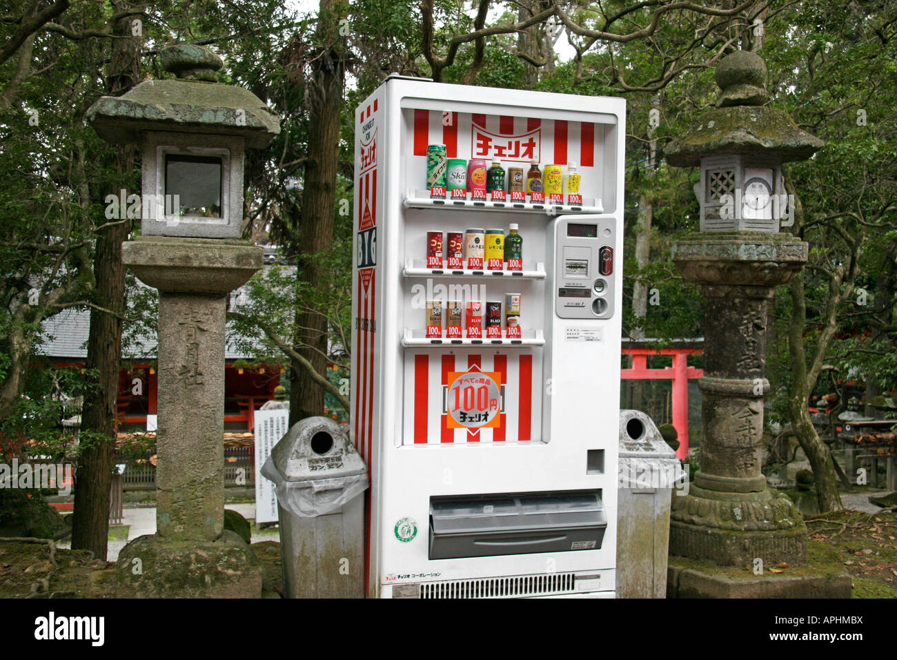 Vending machine between two stone lanterns at the Kasuga Shrine, Nara ...
