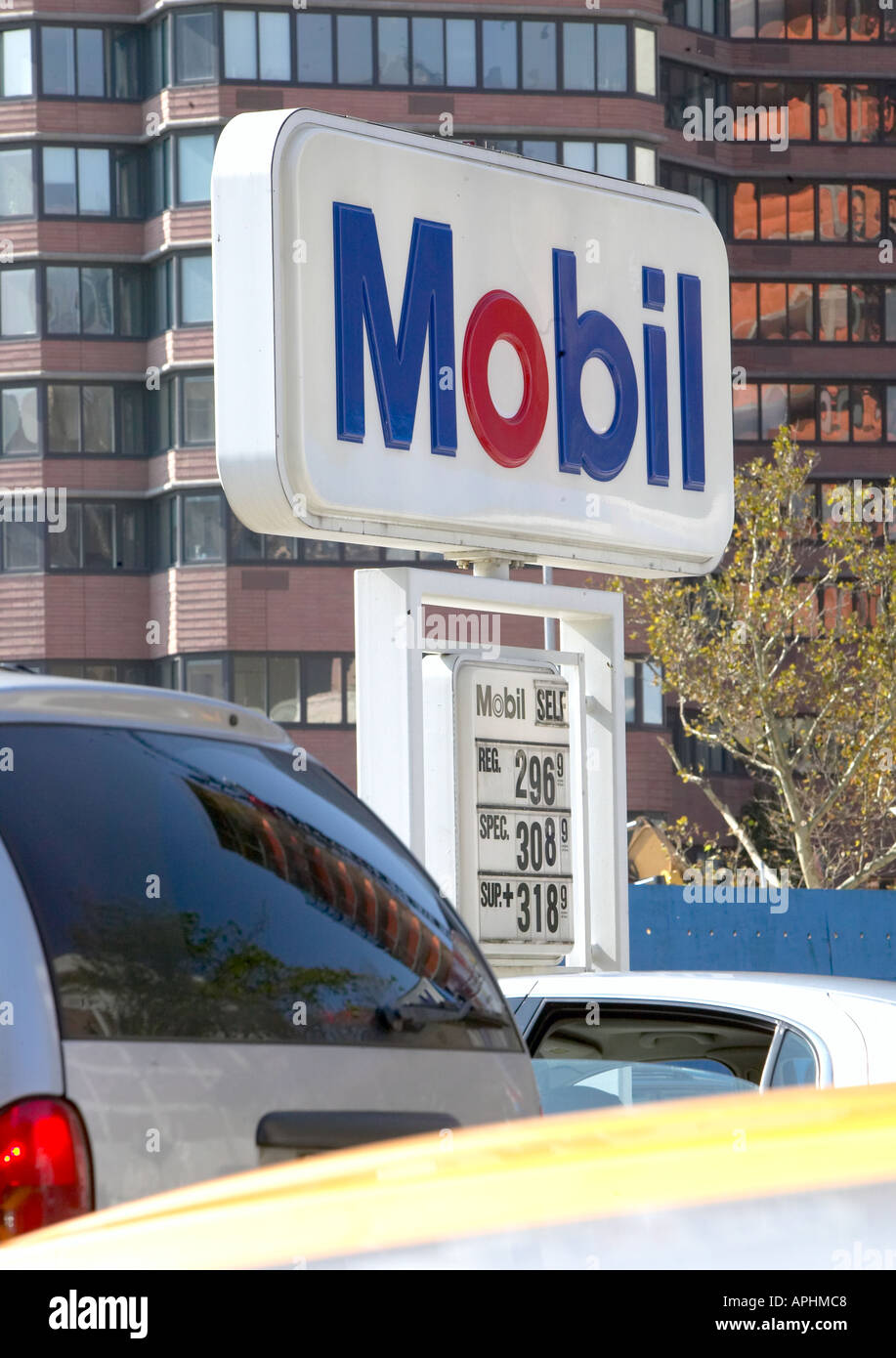 Mobil petrol station hi-res stock photography and images - Alamy