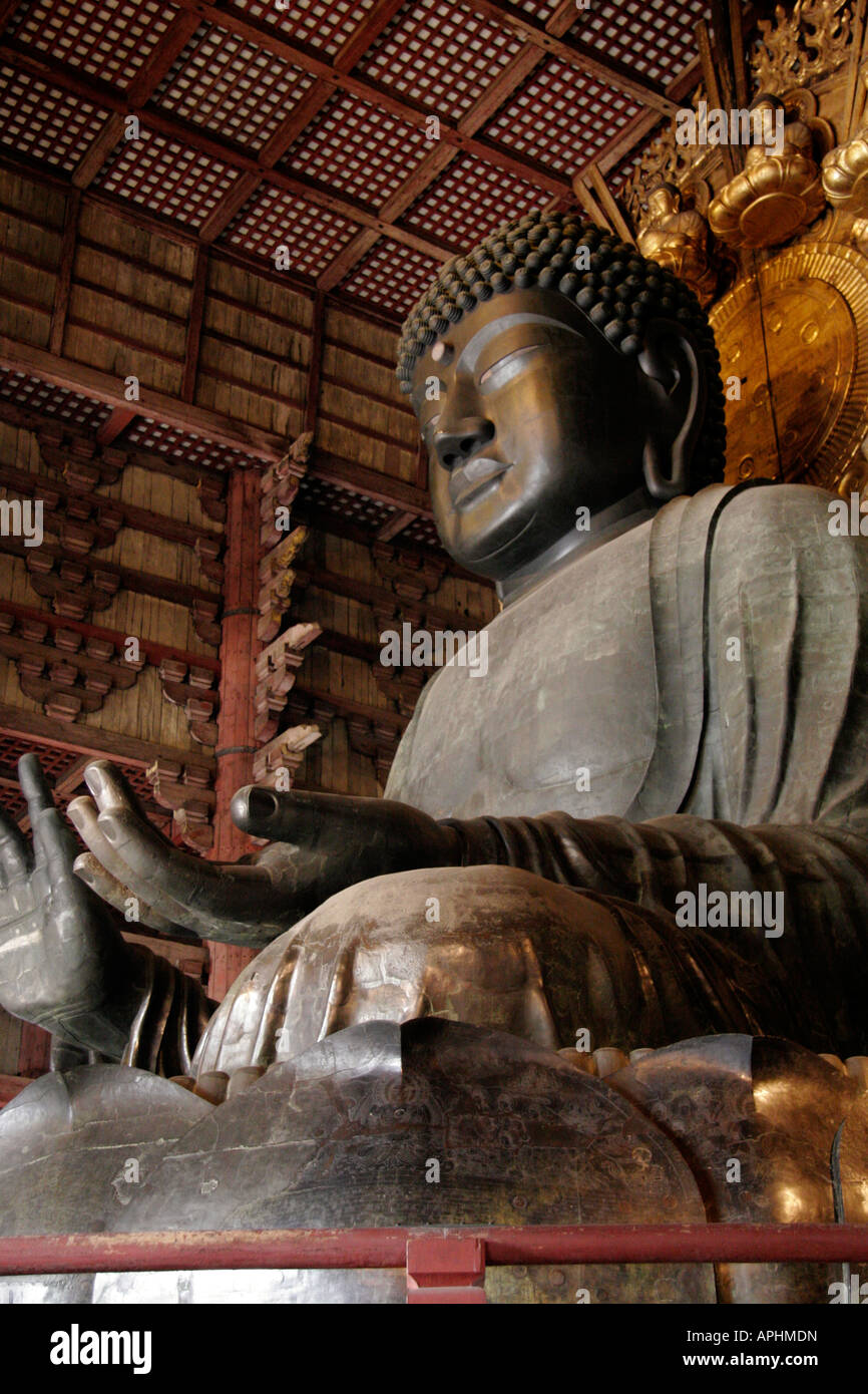 The Great Buddha in Daibutsu-den (Great Buddha Hall) Todaiji Temple ...