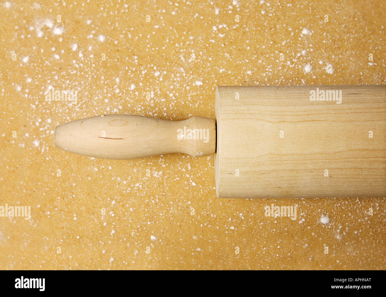 Close up of a wooden rolling pin on flattened dough Stock Photo - Alamy