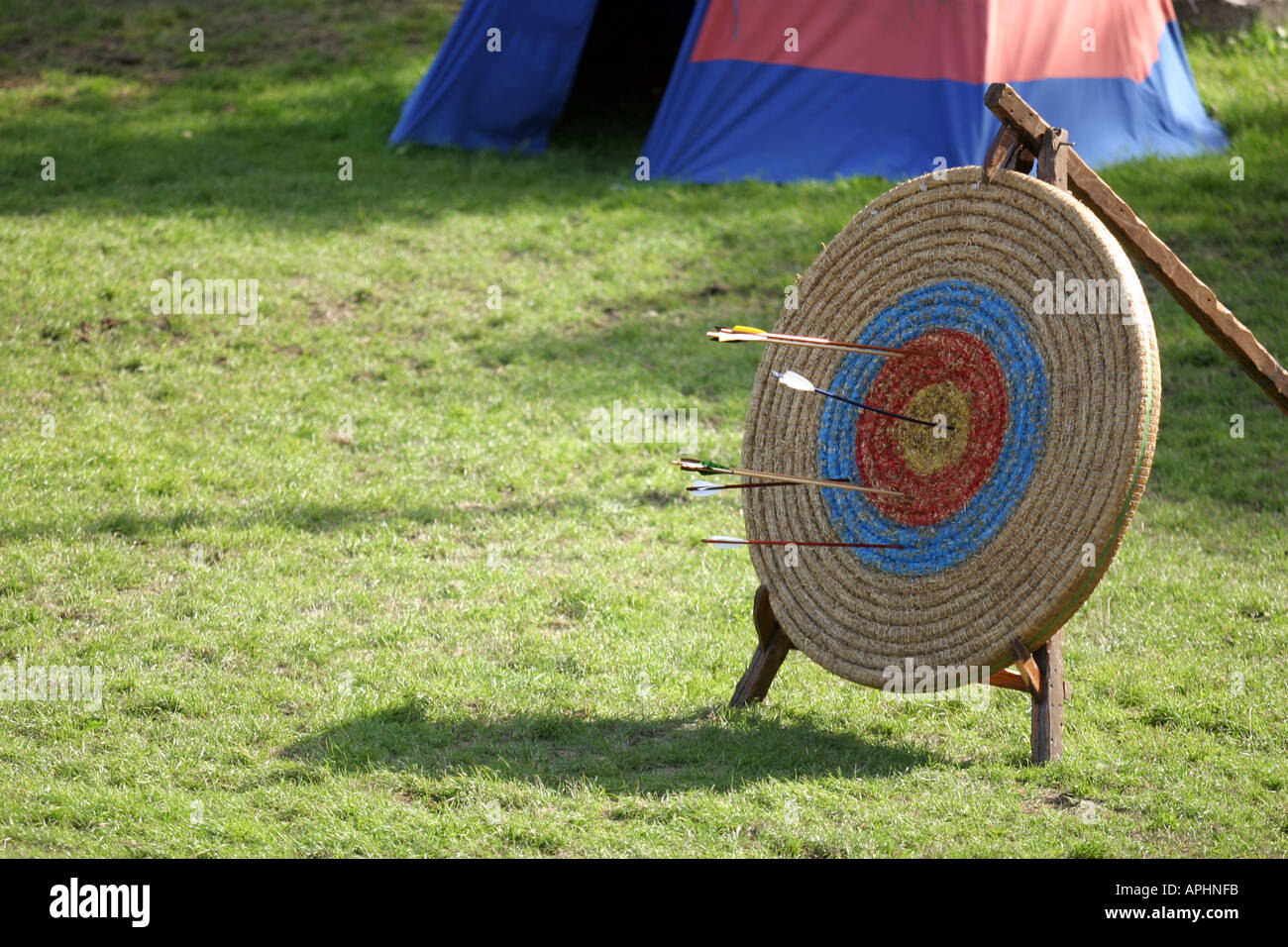 Arrows from a bow hitting a target Stock Photo - Alamy