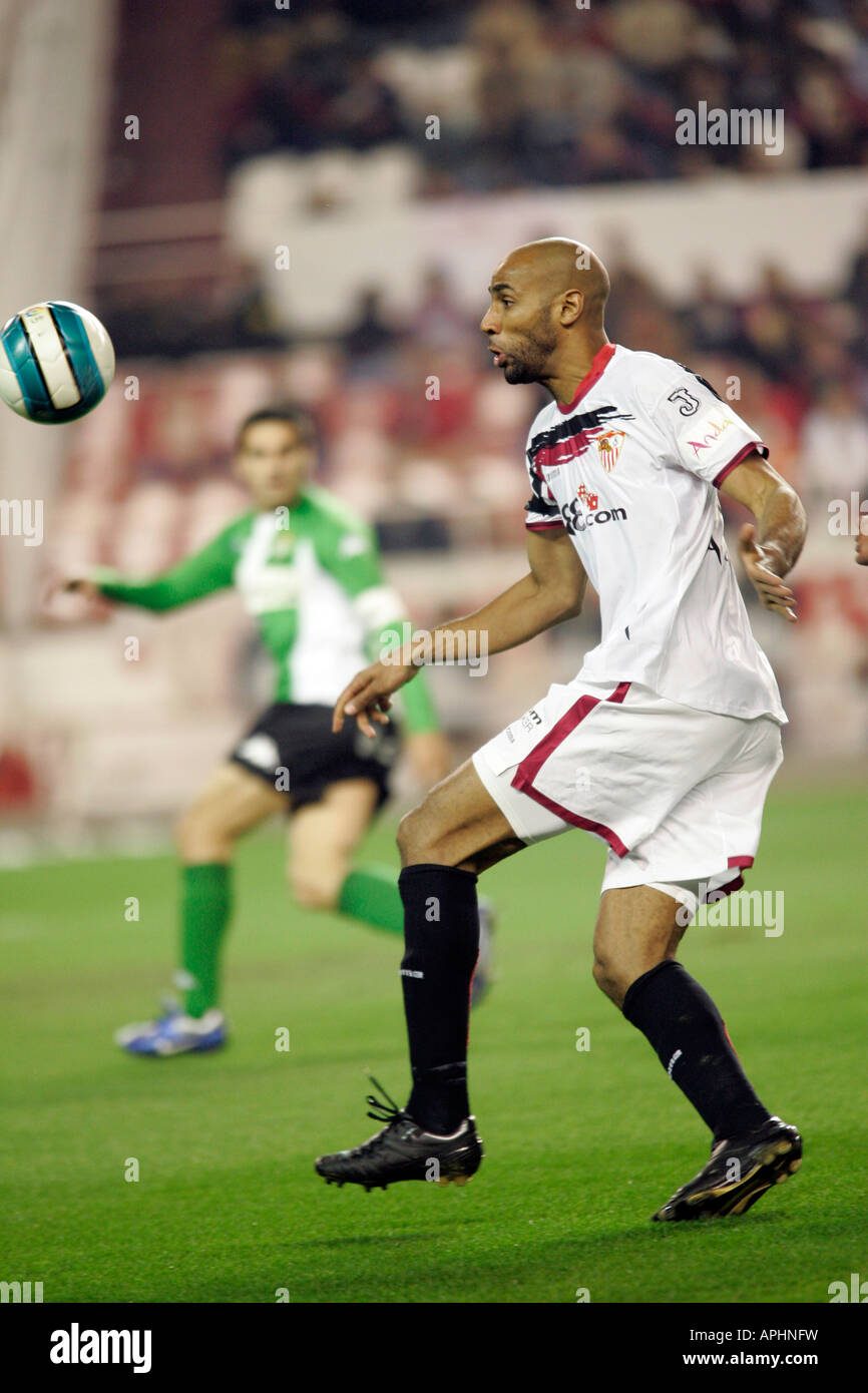 Kanoute receiving the ball Stock Photo - Alamy
