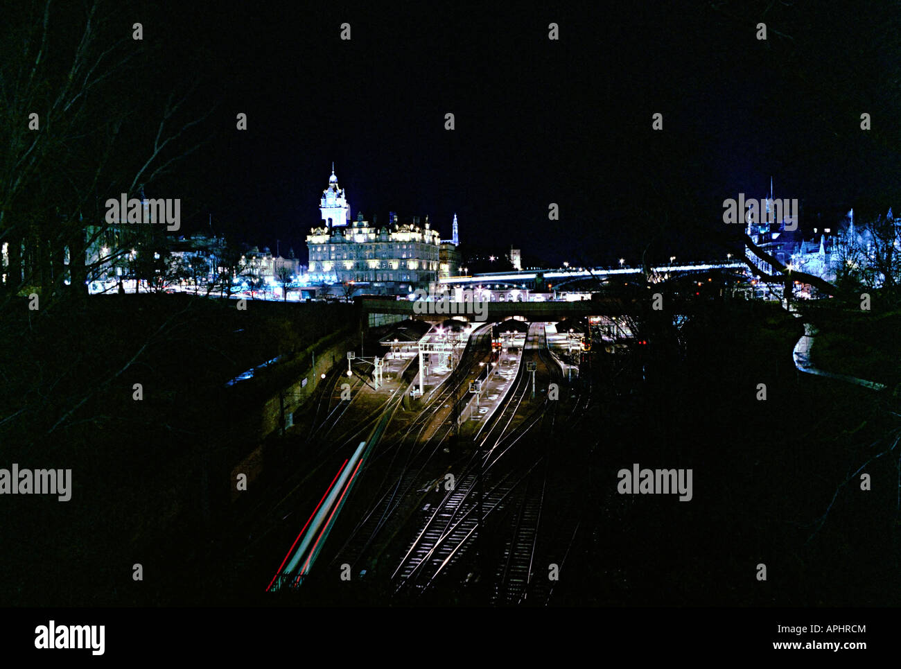 edinburgh railway station in 1997 Stock Photo - Alamy