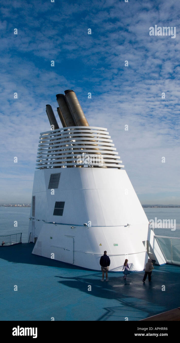 Funnel deck hi-res stock photography and images - Alamy