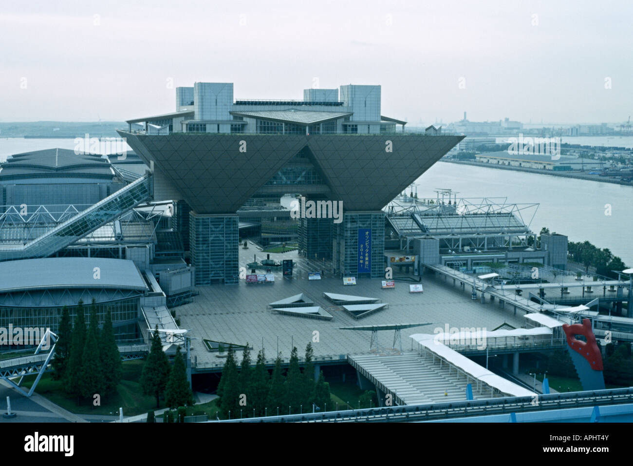 Tokyo big sight convention center hi-res stock photography and images ...