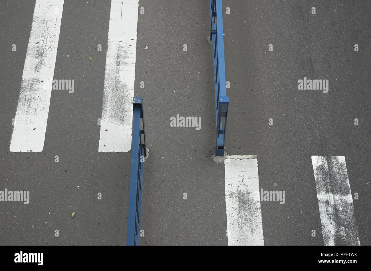 Staggered cross hi-res stock photography and images - Alamy