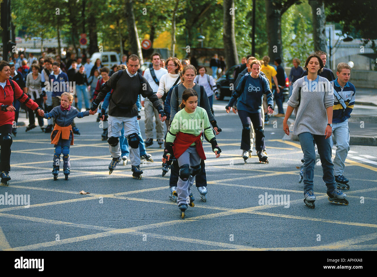 Inline skating paris hi-res stock photography and images - Alamy