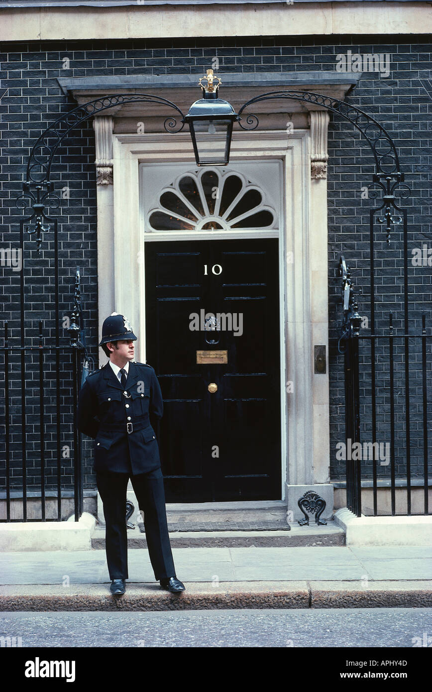 Downing Street Policeman Stock Photos & Downing Street Policeman Stock ...
