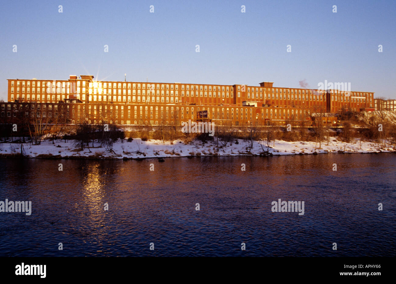 Manchester new hampshire skyline hi-res stock photography and images ...