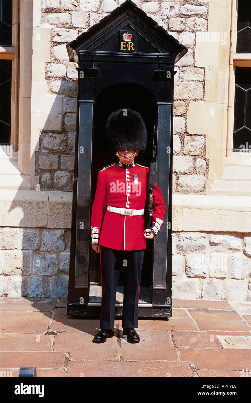 Tower of london guard hi-res stock photography and images - Alamy