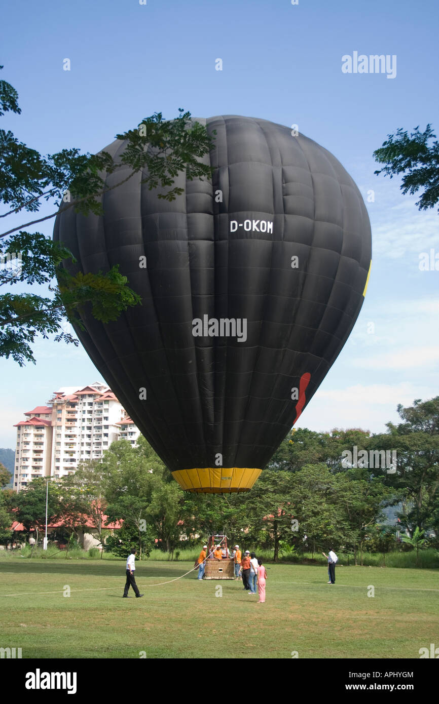 Gaudy Statue of Liberty replica in the First Wolrd Hotel, Genting ...