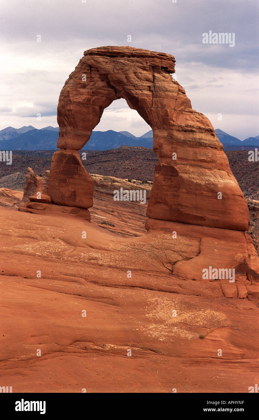 The symmetry of the free standing Delicate Arch spanning 33ft and ...