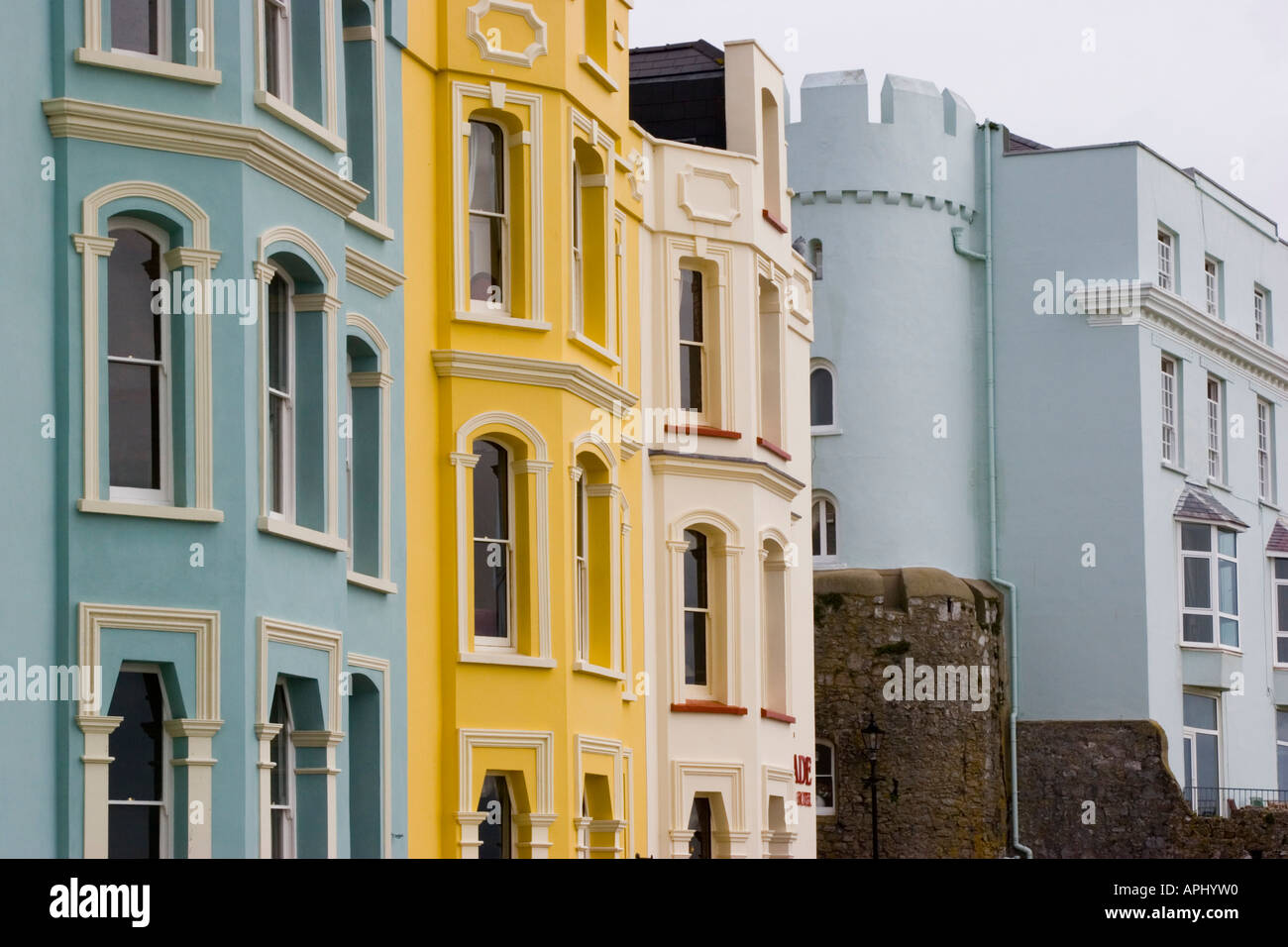 Windows of terraced houses in Tenby Pembrokeshire Stock Photo - Alamy