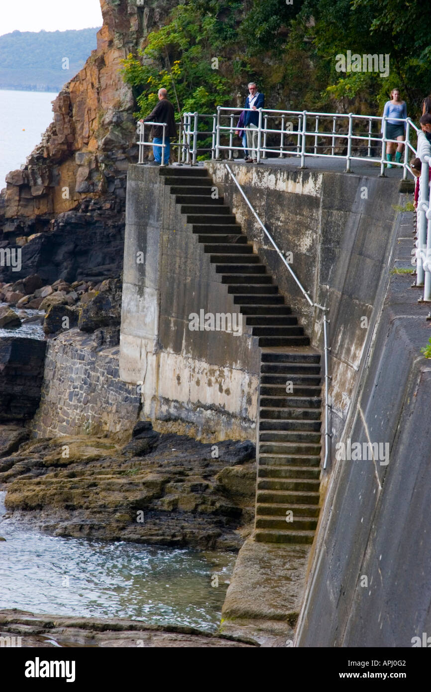 Fishermen fishing from rocks hi-res stock photography and images - Alamy