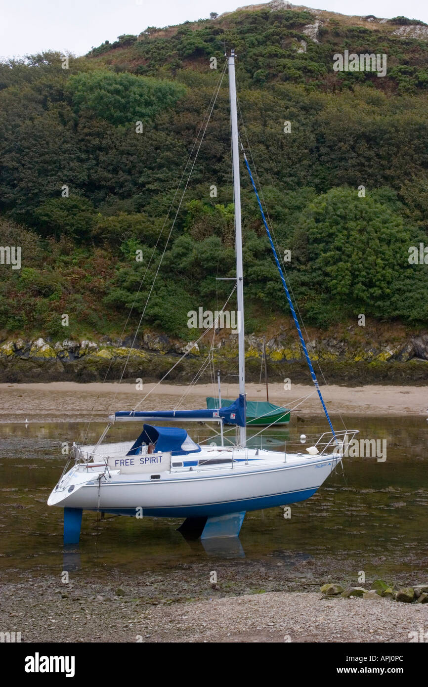 Boats in Solva harbour in Pembrokeshire Stock Photo - Alamy