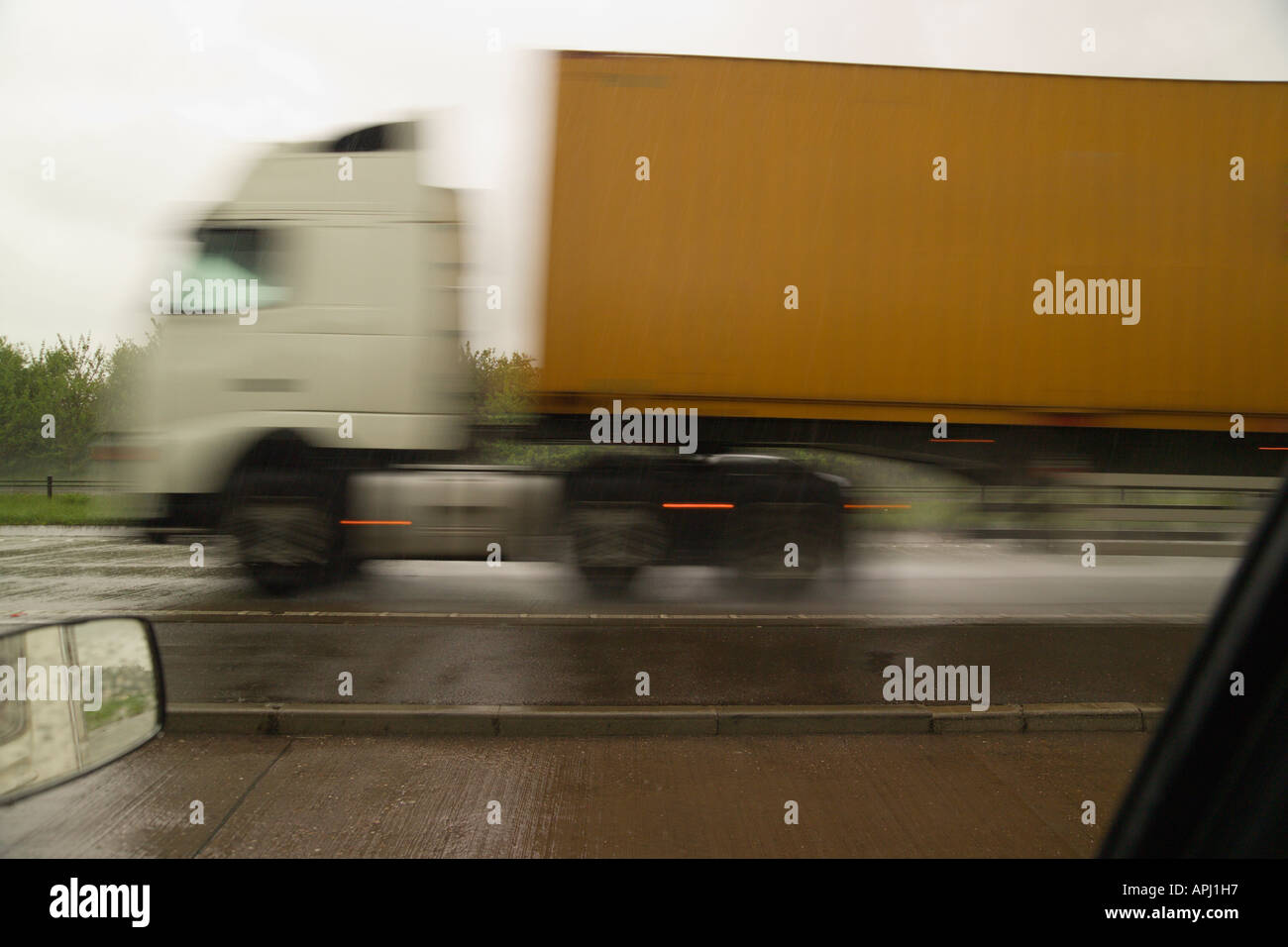 Rain driving uk hi-res stock photography and images - Alamy