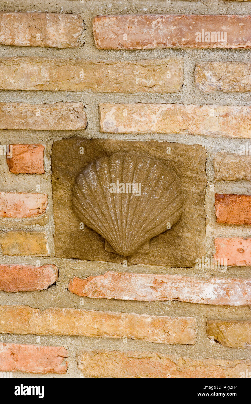 Scallop shell tile, Camino de Santiago Stock Photo - Alamy