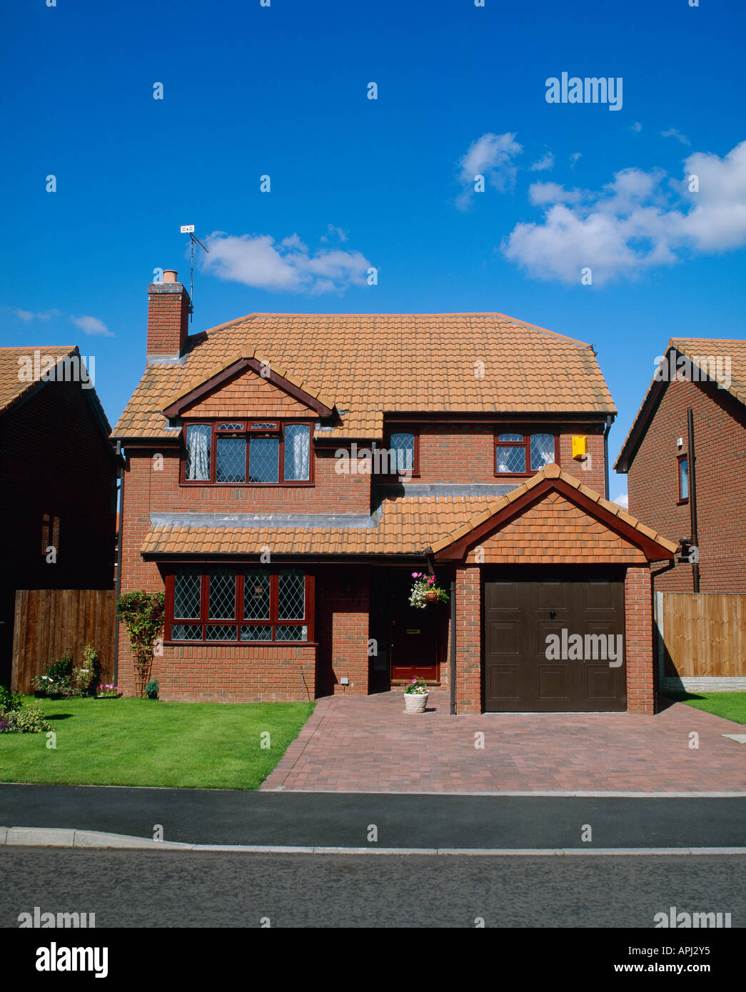 Modern house uk hi-res stock photography and images - Alamy