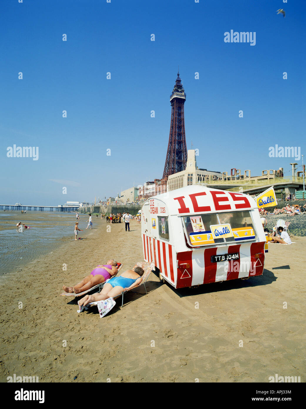 Blackpool family rides hi-res stock photography and images - Alamy