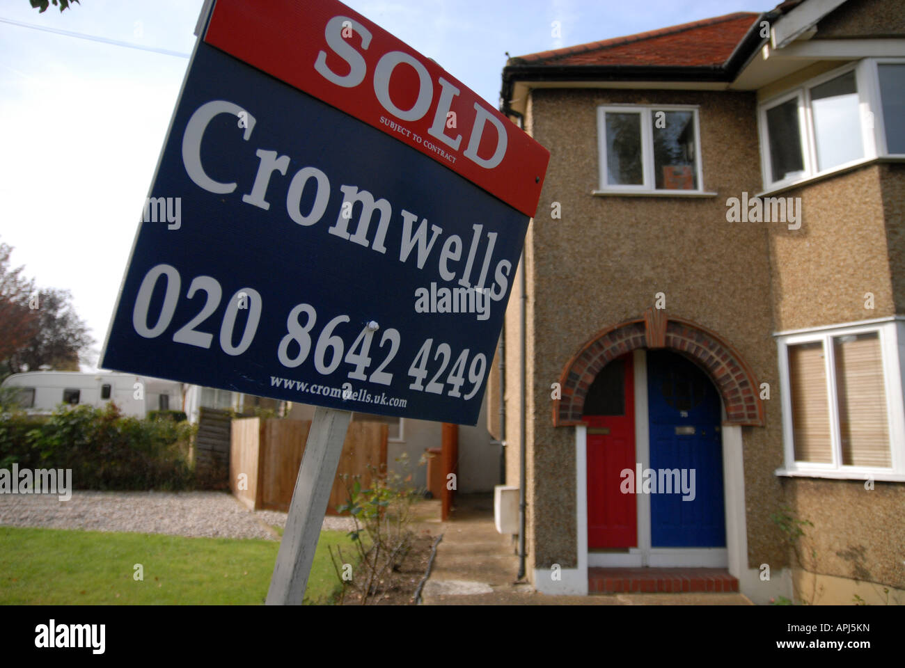 Couple buying apartment outside hi-res stock photography and images - Alamy
