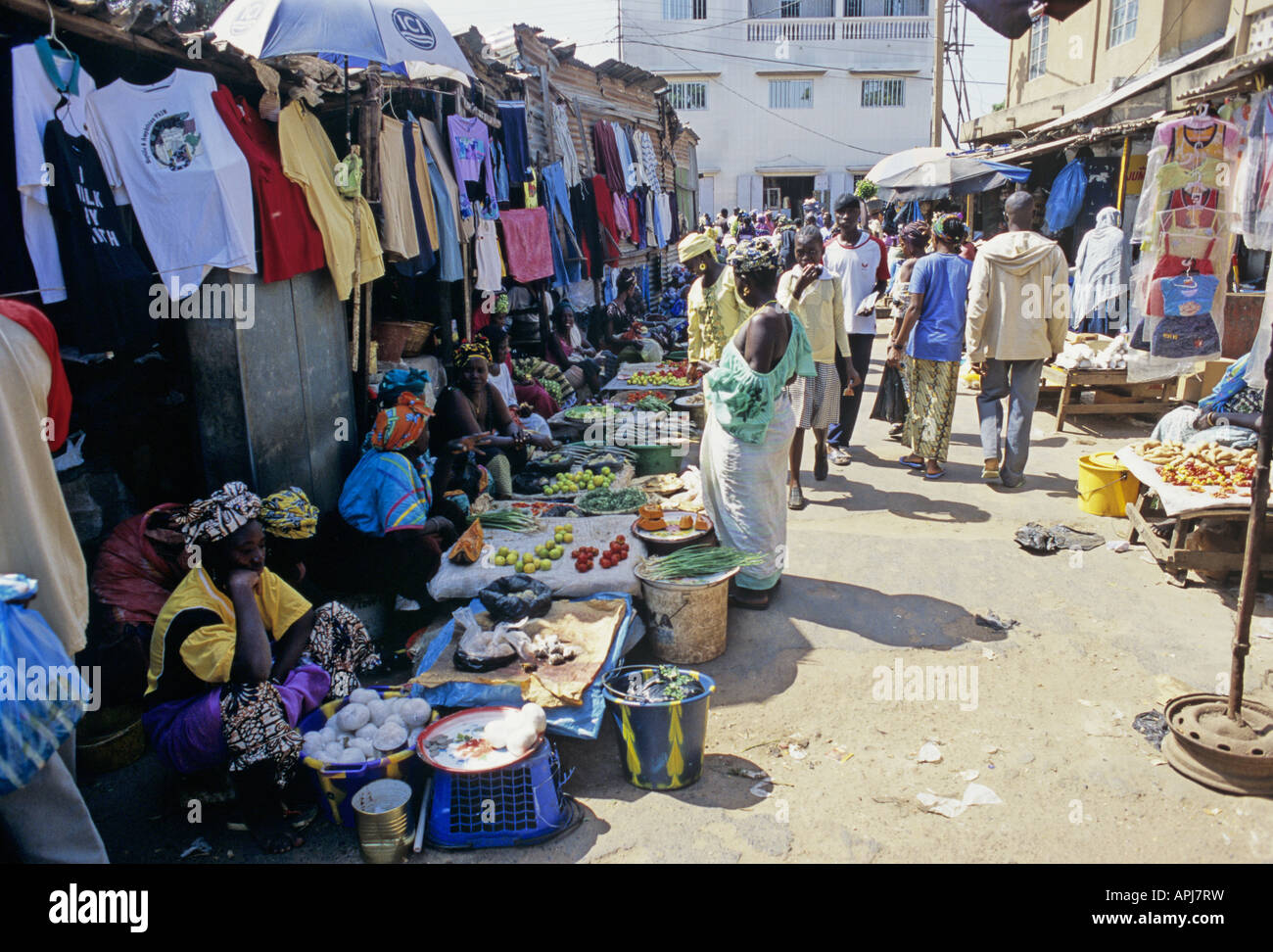 The market in Serrekunda the largest town in Gambia Stock Photo - Alamy