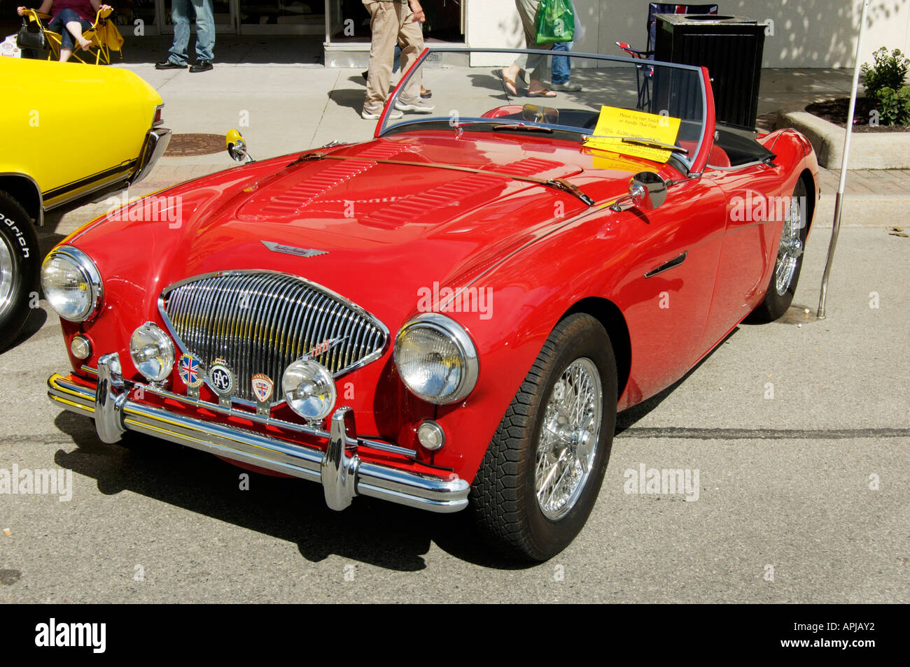 Model 100 hi-res stock photography and images - Alamy