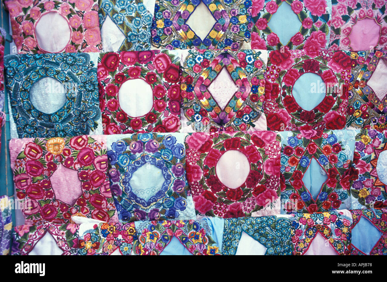 Huipiles hi-res stock photography and images - Alamy