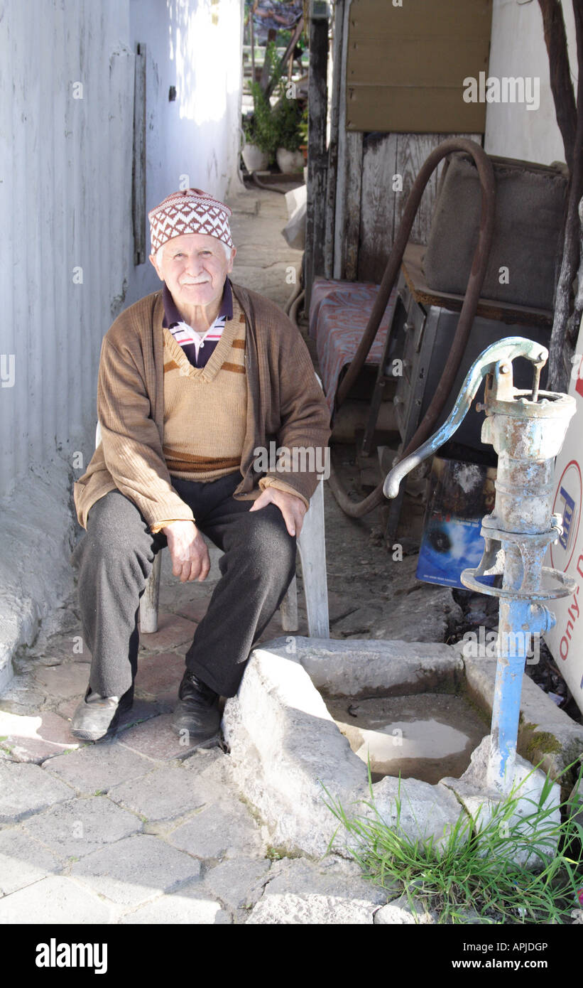 Old turkish man hi-res stock photography and images - Alamy