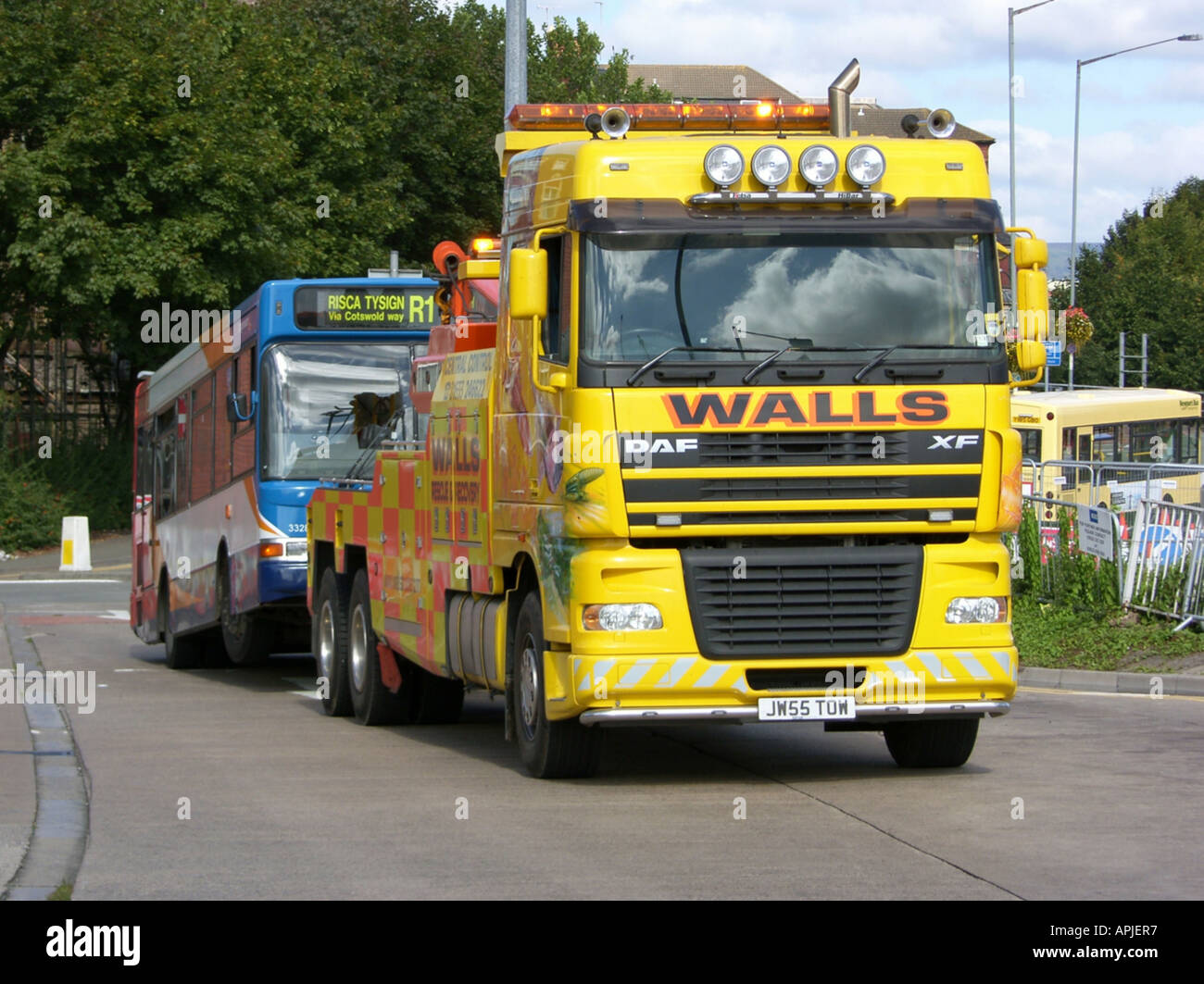 Crane pulling truck hi-res stock photography and images - Alamy
