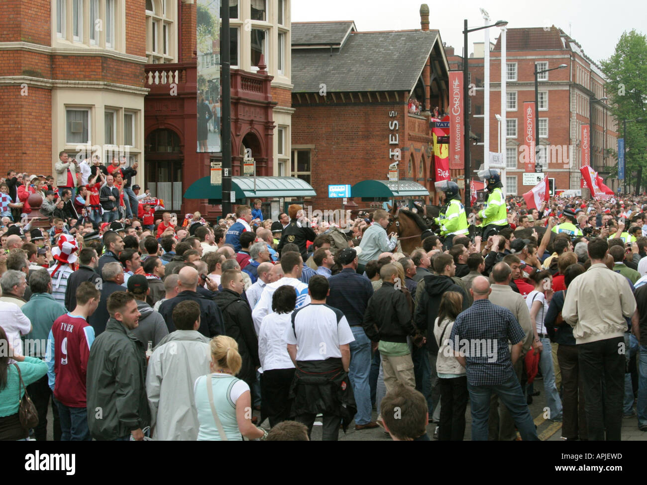 Liverpool cup final cardiff hi-res stock photography and images - Alamy