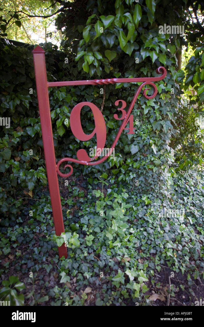 9 and three quarters sign harry potter Stock Photo - Alamy