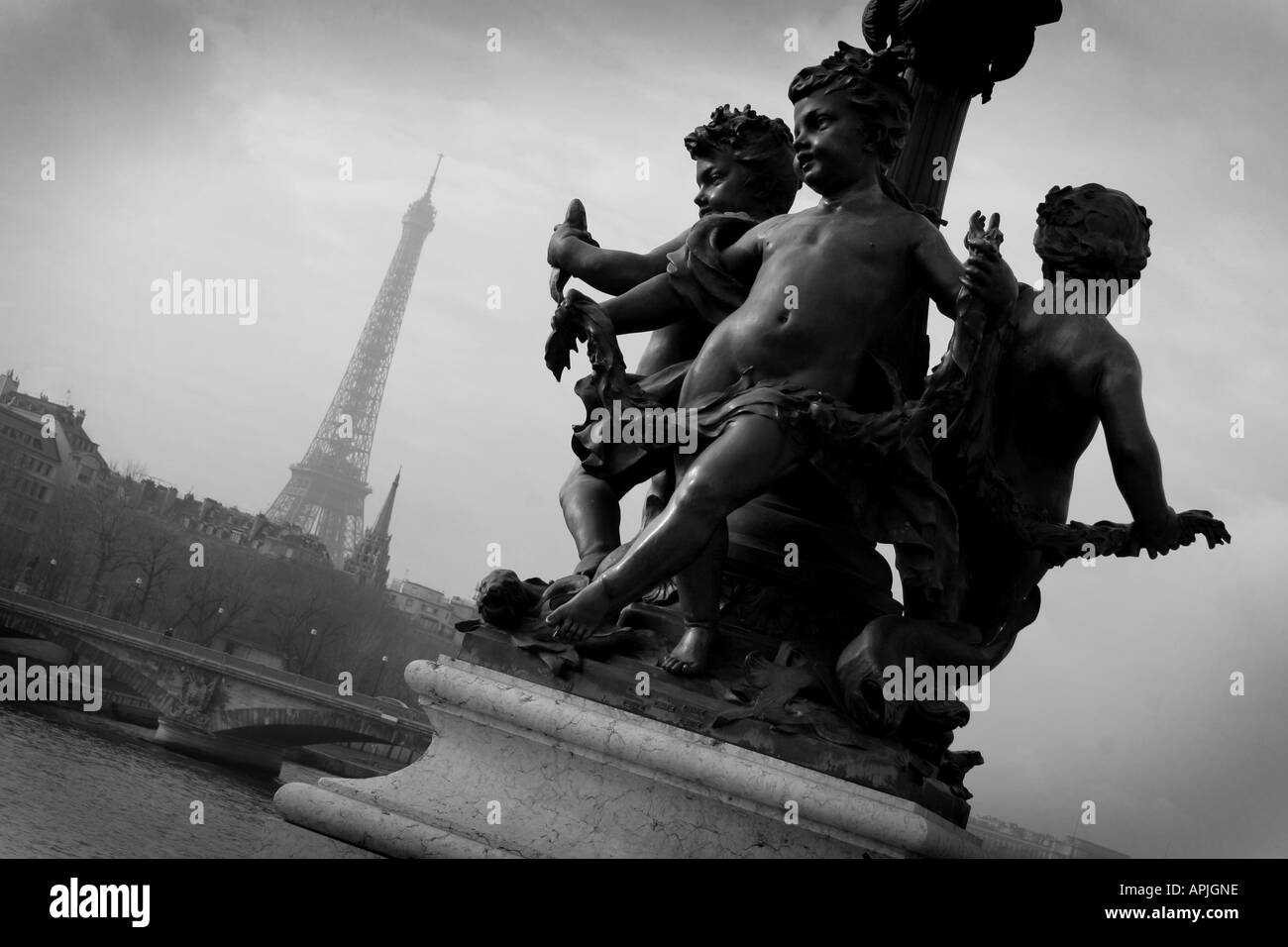 Eiffel tower bridge pont Black and White Stock Photos & Images - Alamy