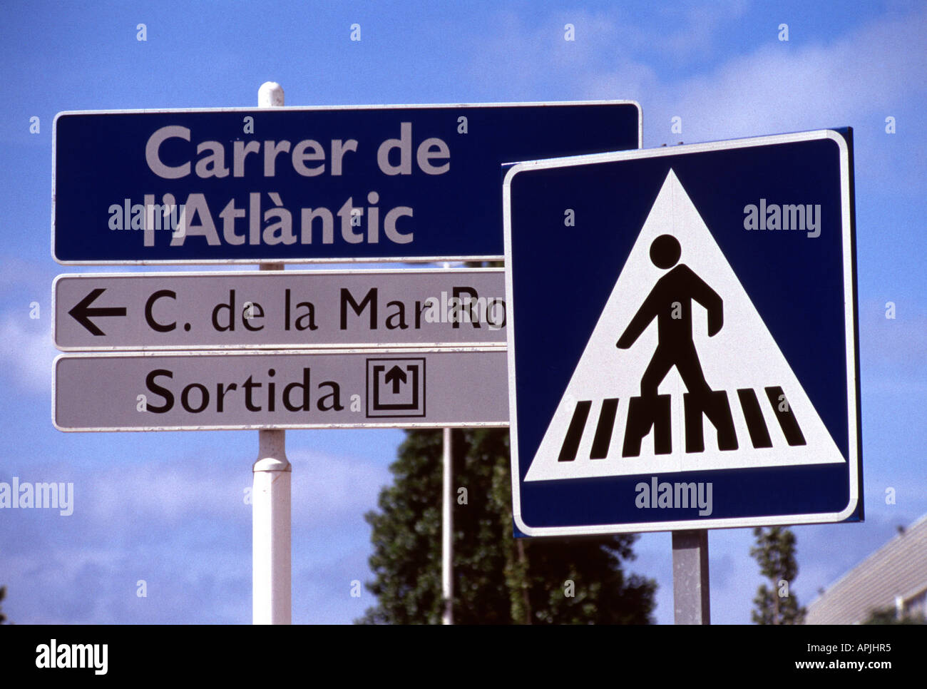 Walk traffic sign Stock Photo - Alamy