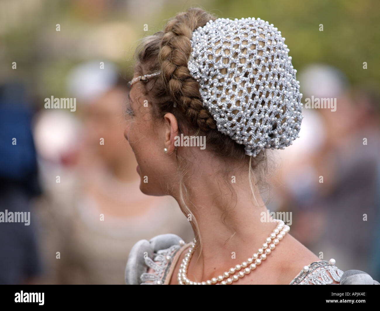 Lady in waiting wearing medieval hi-res stock photography and images ... Lady in waiting wearing medieval hi-res stock photography and images ...