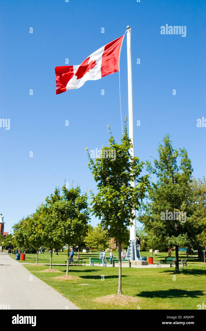 Flapping canadian flag hi-res stock photography and images - Alamy