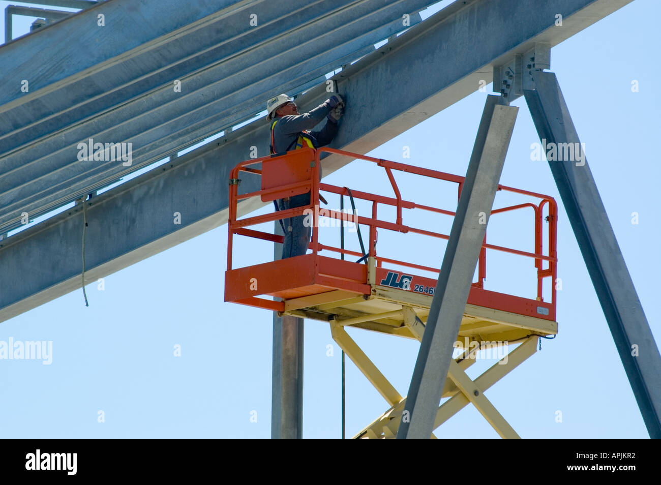 Construction workers on steel beams hi-res stock photography and images ...