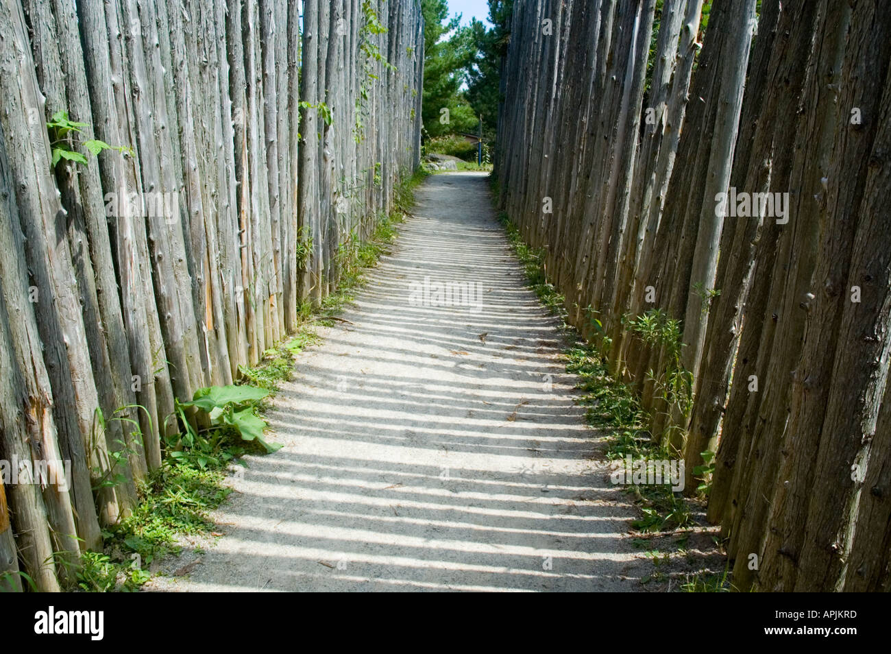 Narrow gravel path hi-res stock photography and images - Alamy