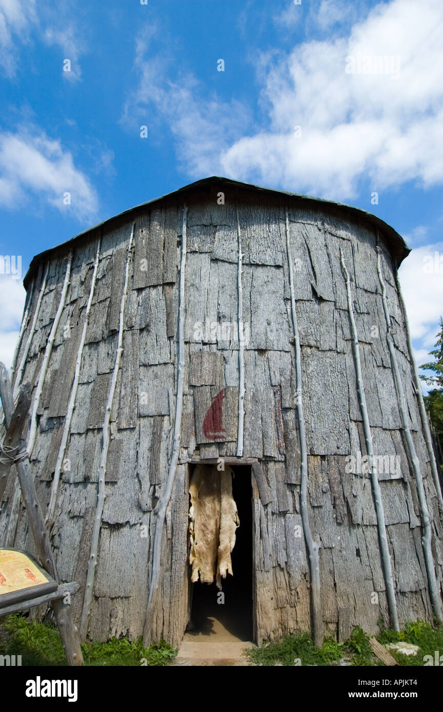 Longhouse american hi-res stock photography and images - Alamy