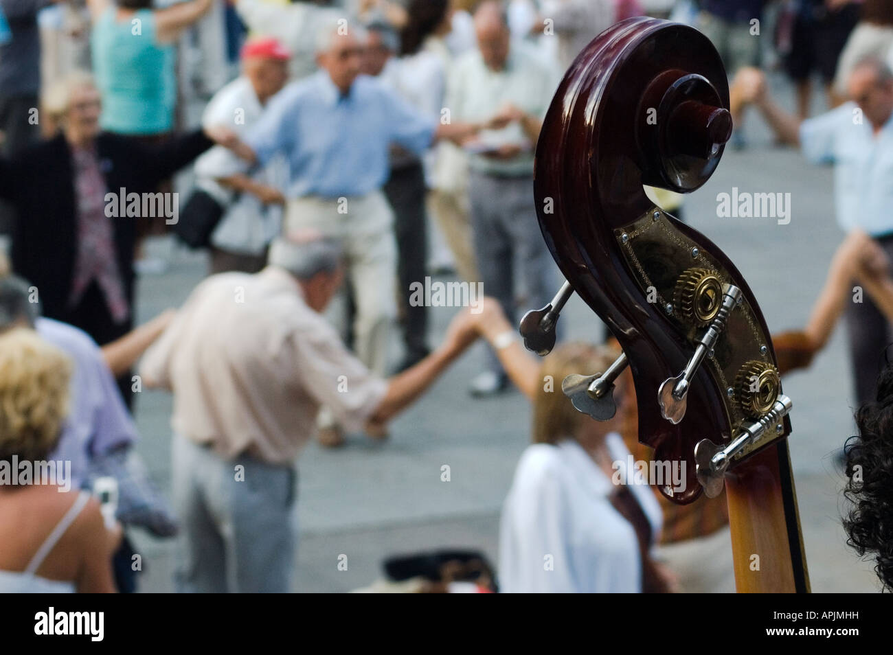 Barcelona traditional dance cathedral hi-res stock photography and ...