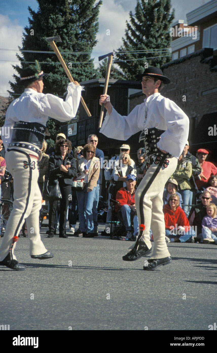 Traditional basque clothing hi-res stock photography and images - Alamy