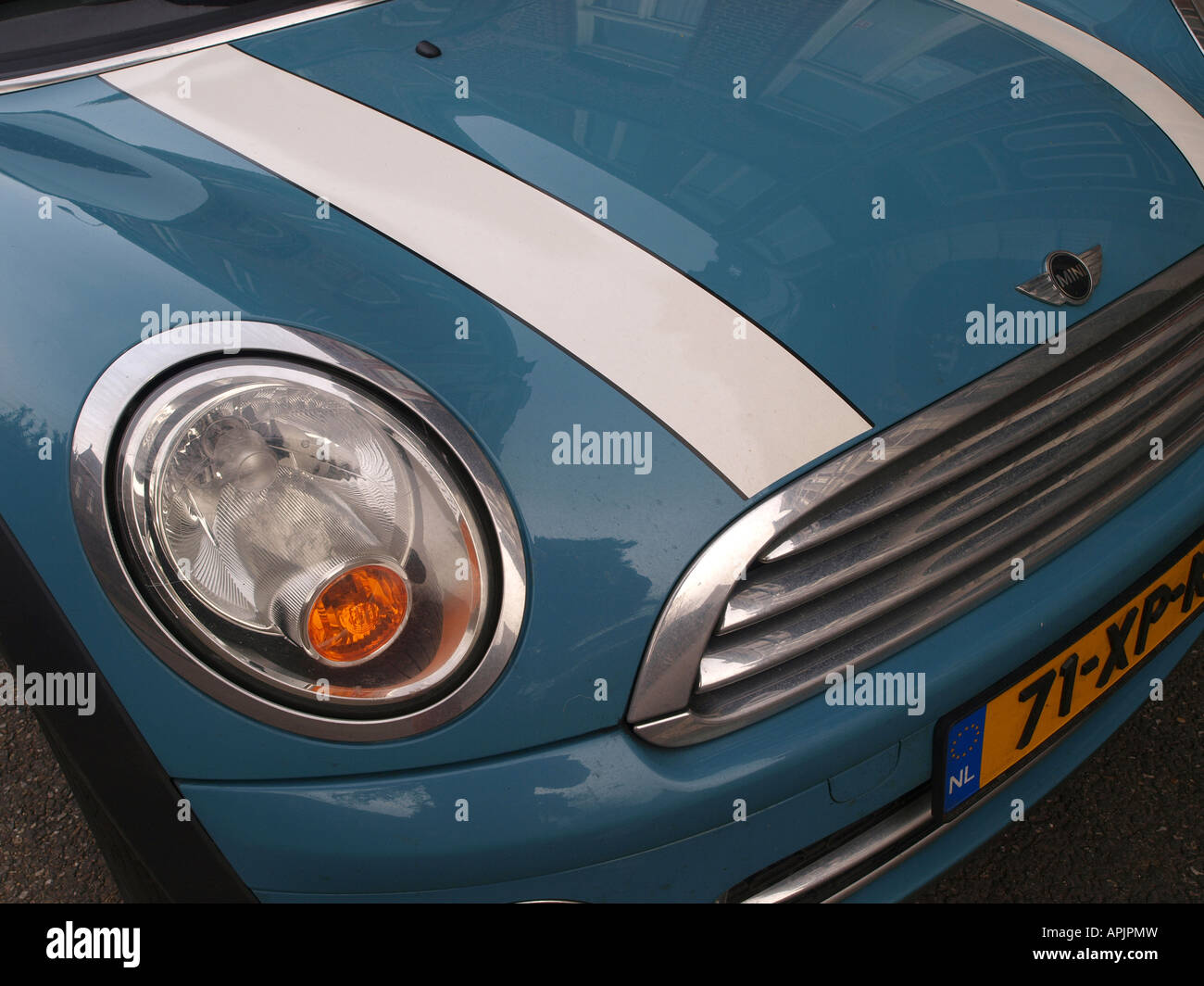 Iconic blue mini cooper hi-res stock photography and images - Alamy