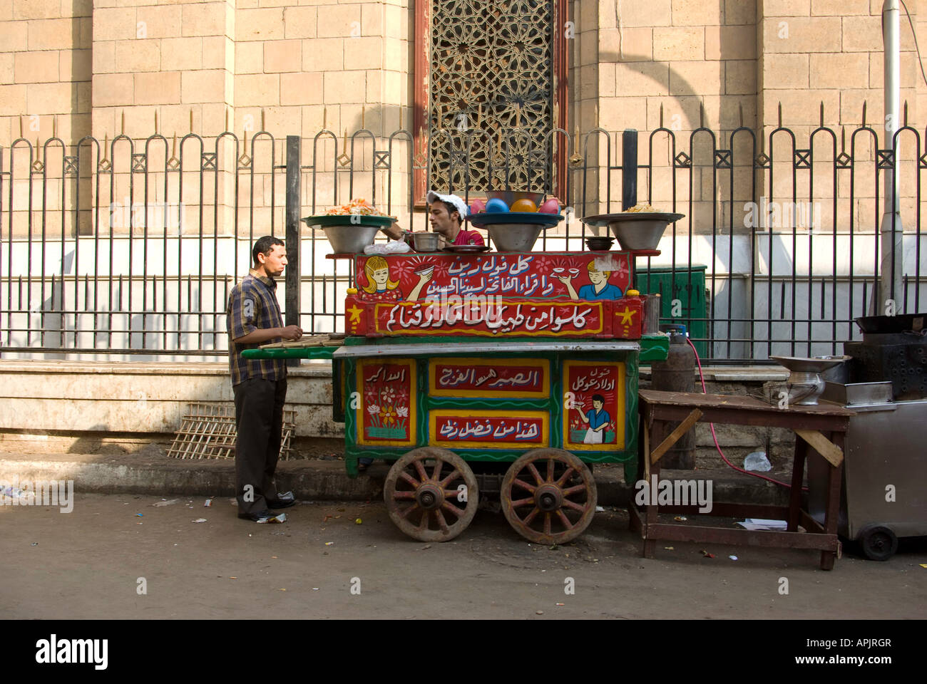 Buying lunch from a street trader Stock Photo - Alamy