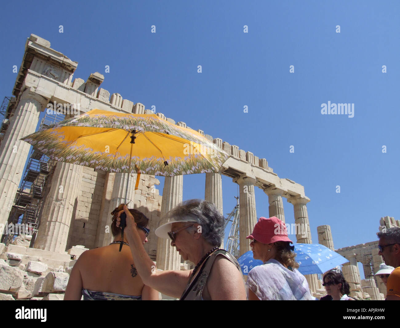 tourists by the parthenon in athens greece Stock Photo - Alamy