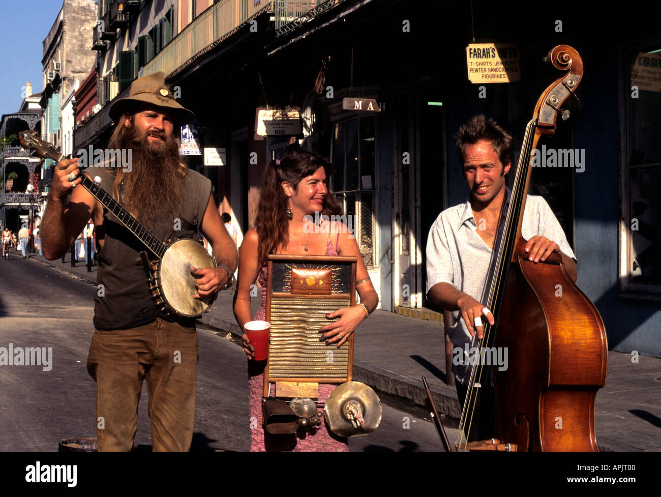 New Orleans Bourbon Street Man woman Music Cajun Band Stock Photo - Alamy