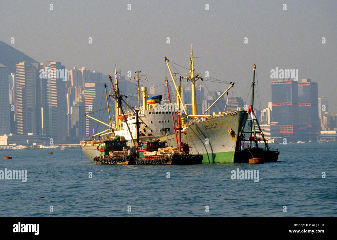 China Hong Kong Port Harbor Chinese boat vessel Stock Photo - Alamy
