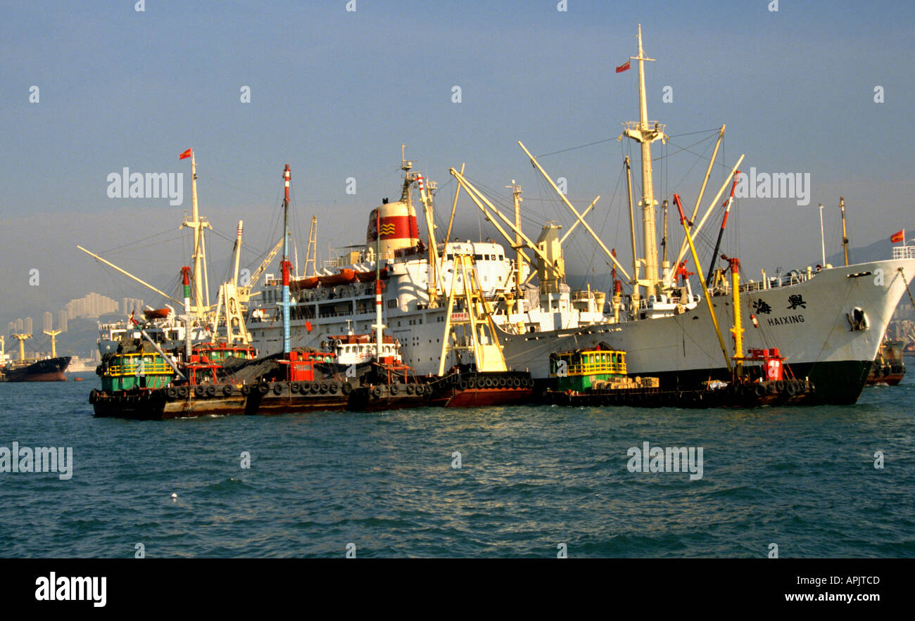 China Hong Kong Port Harbor Chinese boat vessel Stock Photo - Alamy