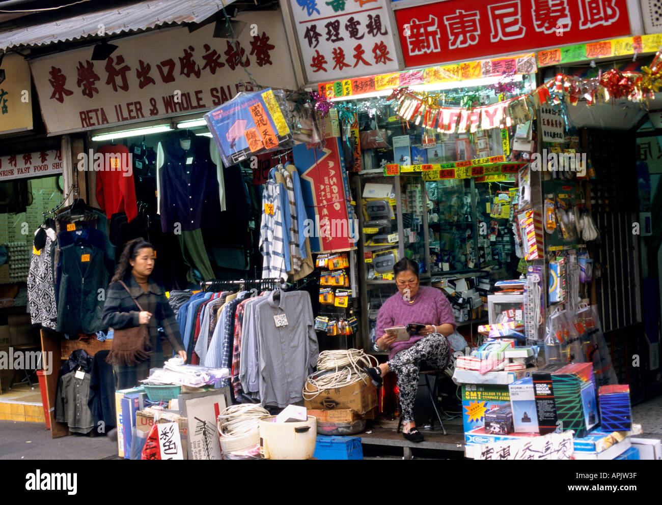 China Chinese Hong Kong shopper shopping shop mall Stock Photo - Alamy