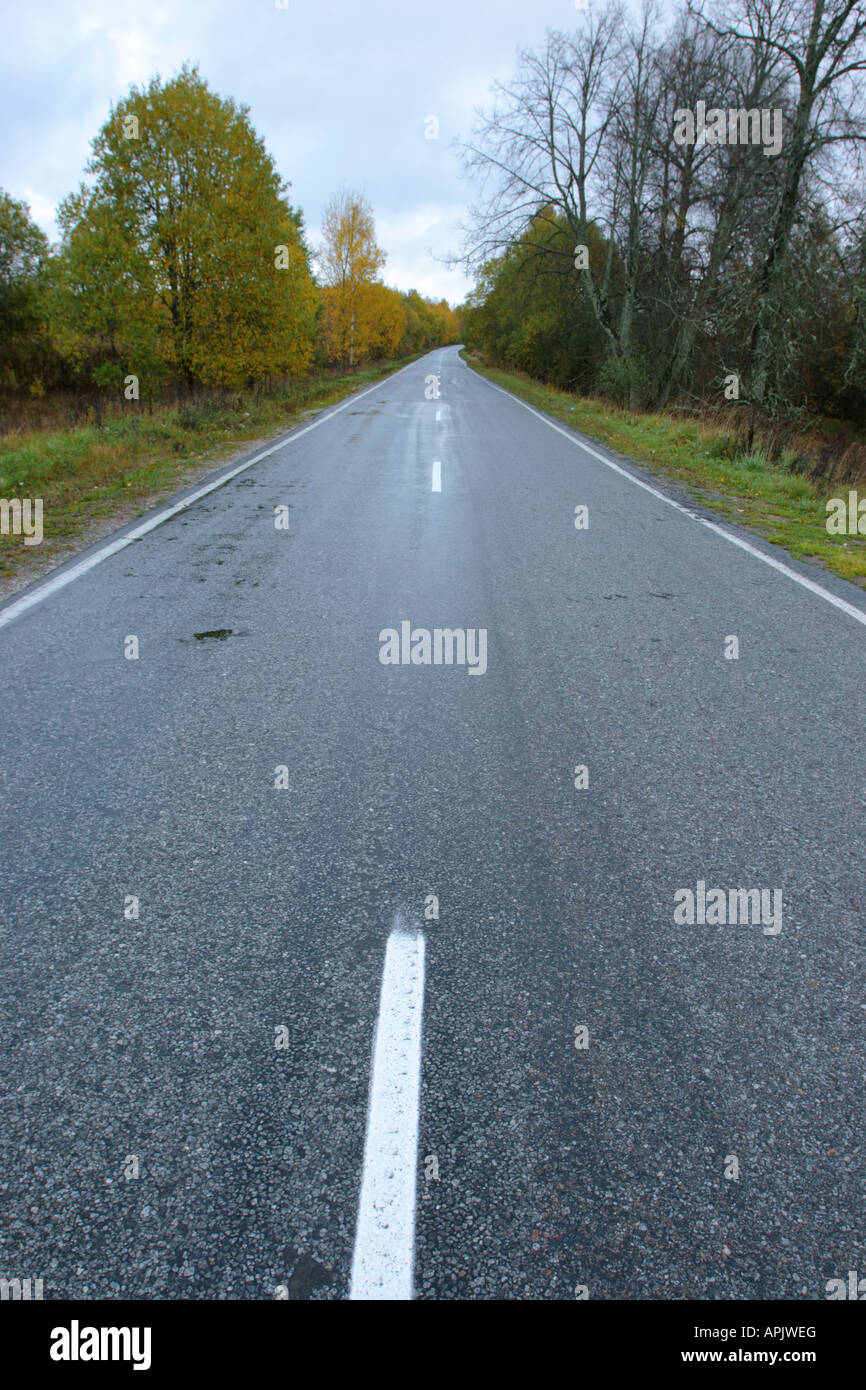 Road going into the distance dark hi-res stock photography and images ...