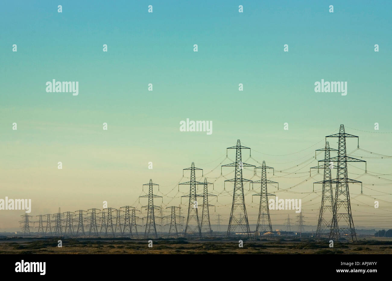 Dungeness power station electricity pylons hi-res stock photography and ...
