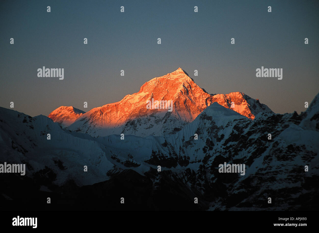 Makalu national park himalayas hi-res stock photography and images - Alamy